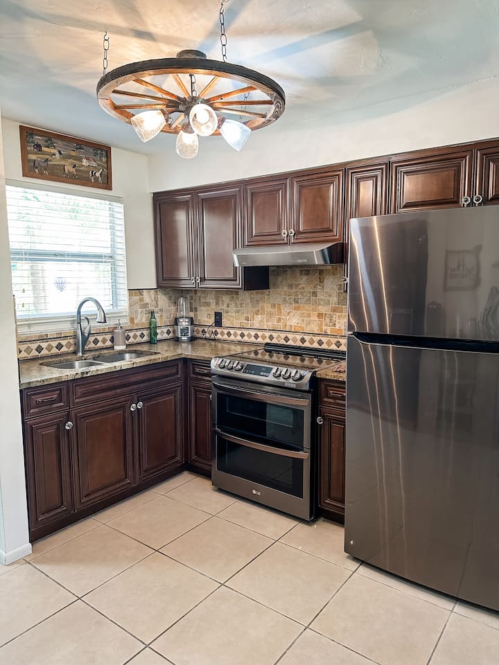 Creekside Stay Minutes To Downtown - North Fort Myers, FL