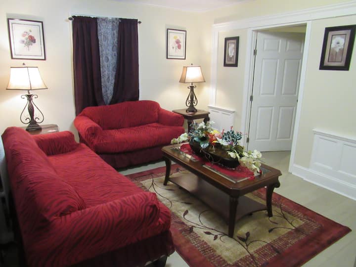 Pet-friendly~workspace~kitchen~parking~tv~wifi - Carousel, Manchester