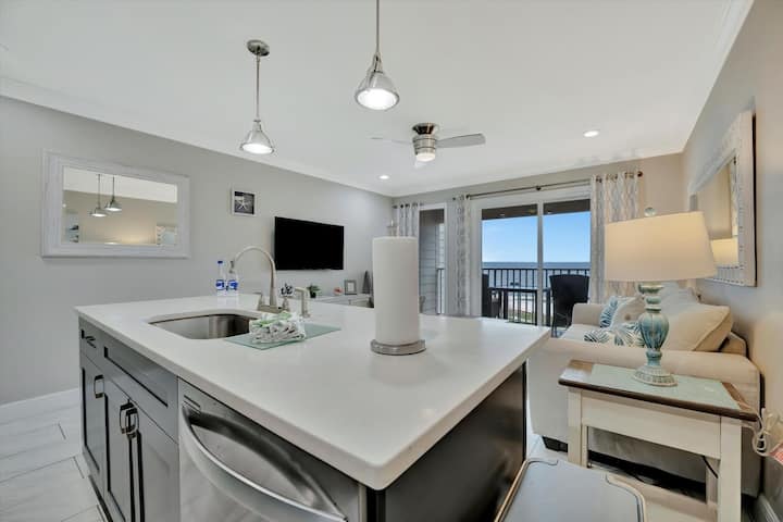 Relax On Waterfront Balcony! Heated Pool, Resort! - Tampa