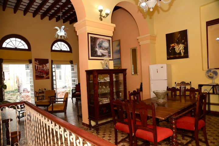 Majestic Colonial Flat In Habana - Cuba