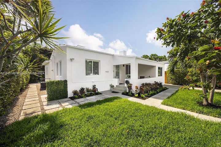 Peaceful Home By Design & Wynwood (Free Parking!) - Miami International Airport (MIA)