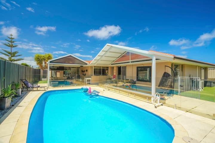 Sleeps 10 Large Home With Fully Enclosed Pool Area - Mindarie