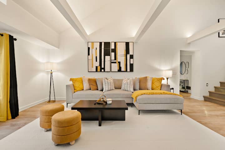 Downtown Luxury 2br + Den W Parking & Bbq - Saint Catharines