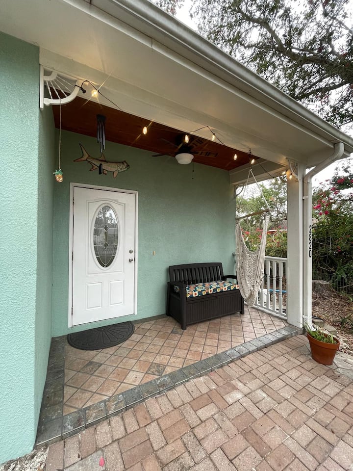 Wee Blue By The Sea Cottage - Siesta Key, FL