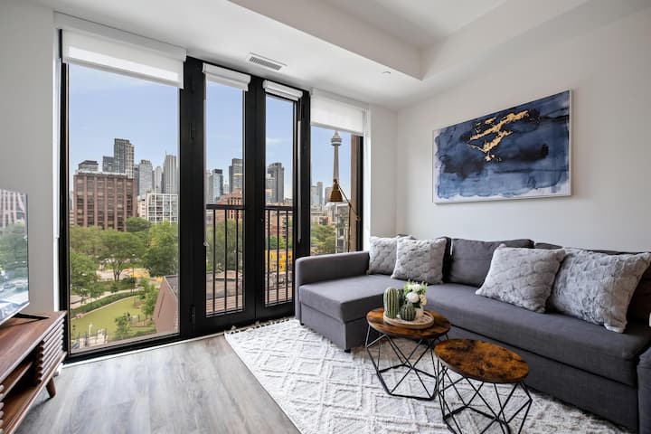 Stylish Condo In Toronto’s Hottest King West Area - Toronto