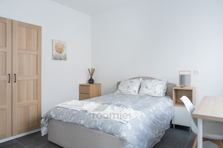 Bedroom With A Private Bathroom - Lussemburgo (città)
