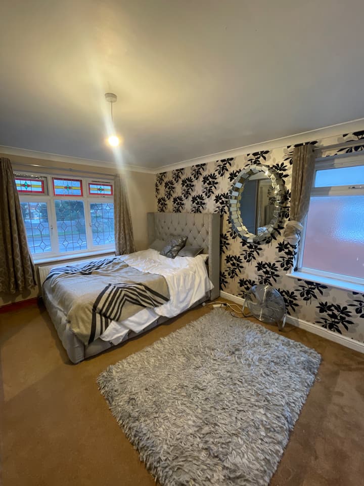 Luxury One Bed + Diner + Bath - Reading