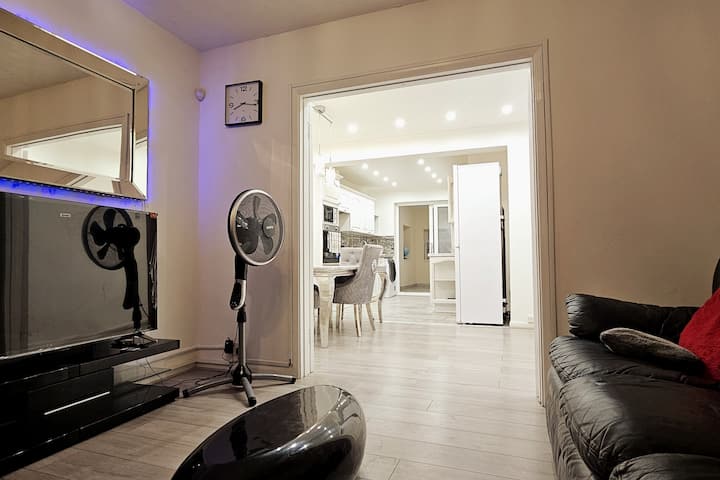 Entire Home In Greater London Of Dagenham - Dagenham