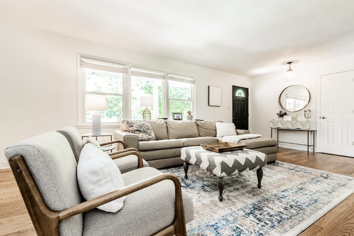 Home In The Heart Of Carmel - Carmel, IN