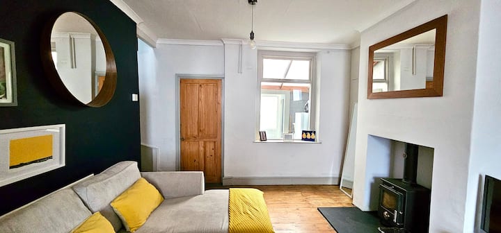 2 Bed In Trendy Location | Pontcanna | Parking - Cardiff Airport (CWL)