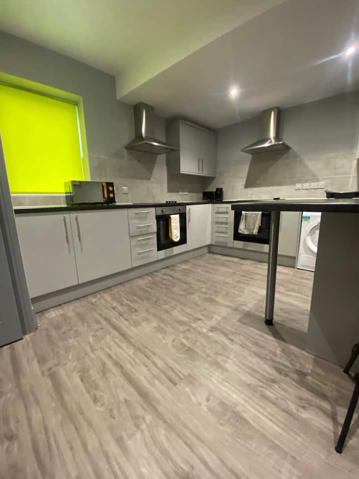 15 On Hill Crescent, 6 Ensuite Bedrooms, Sleeps 12 - Sherwood Forest