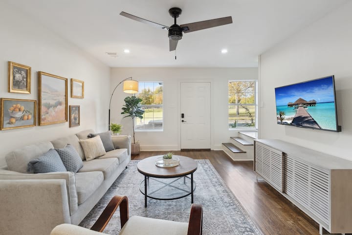 East Dallas Walkable Farmhouse No. 4524 - Dallas, TX