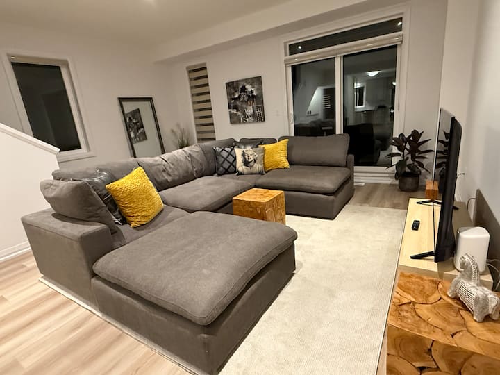 Luxurious New Home In Paris, On - St. George, Canada
