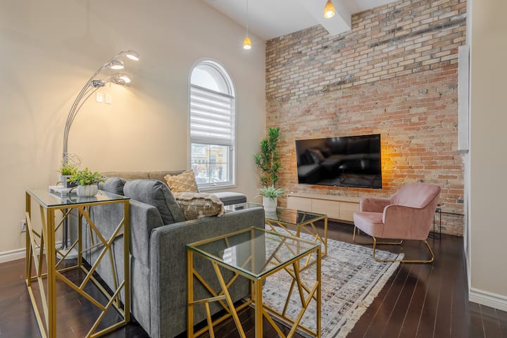 1min->coventgardenmarket/dt/patio/ac/laundry/wifi - London, Ontario