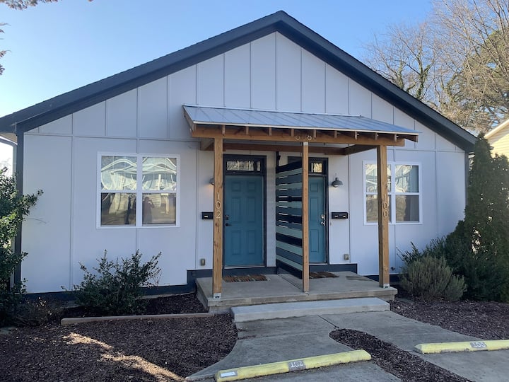 Sleeps 12 In 10 Beds, 6 Bedrooms. Oak City Duplex - Raleigh, NC