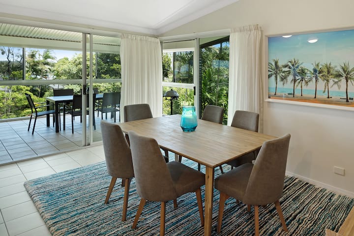 Oasis 11 - Hamilton Island