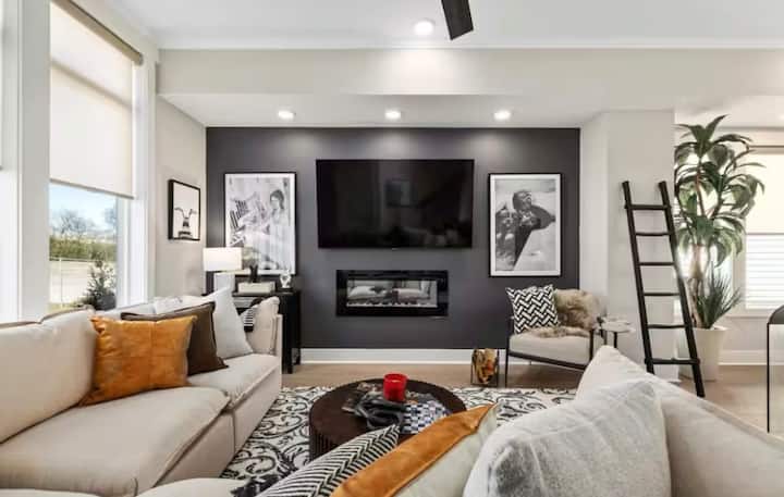 The Howdy House: Rooftop Deck - Nashville, TN