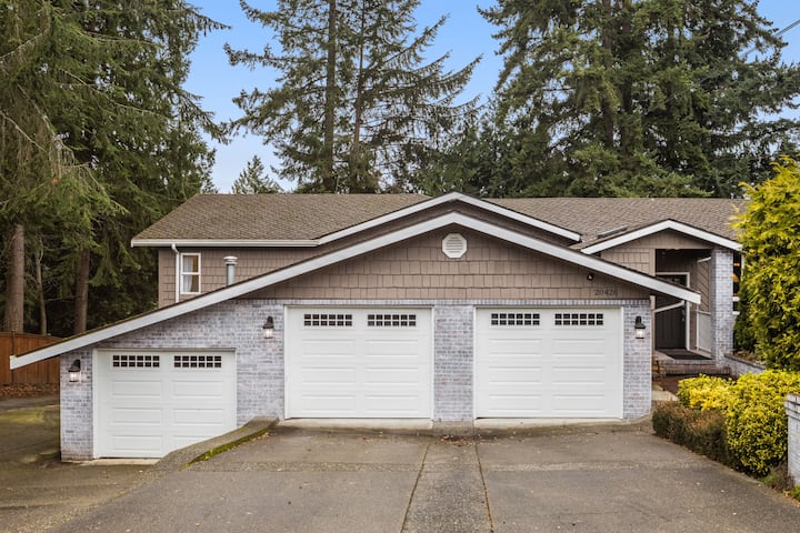Private & Spacious Home Near Downtown Edmonds! - 에드먼즈