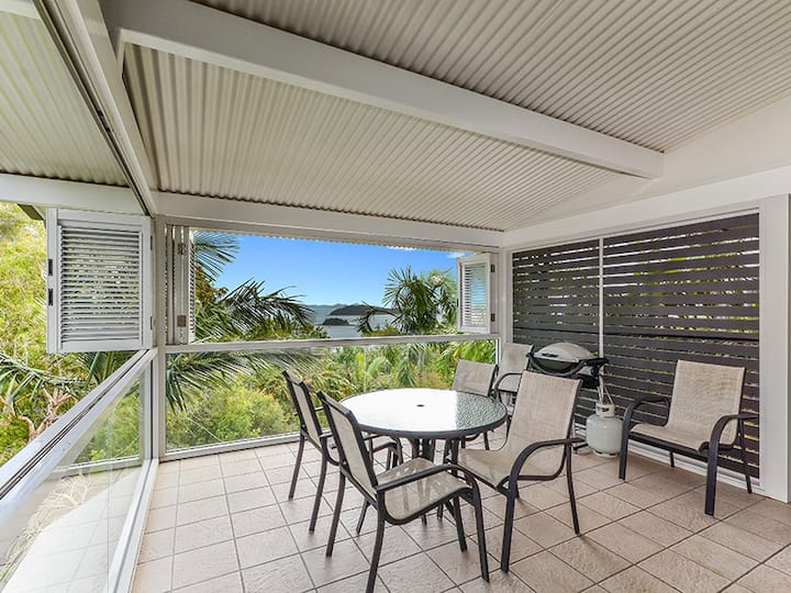 Oasis 16 - Hamilton Island