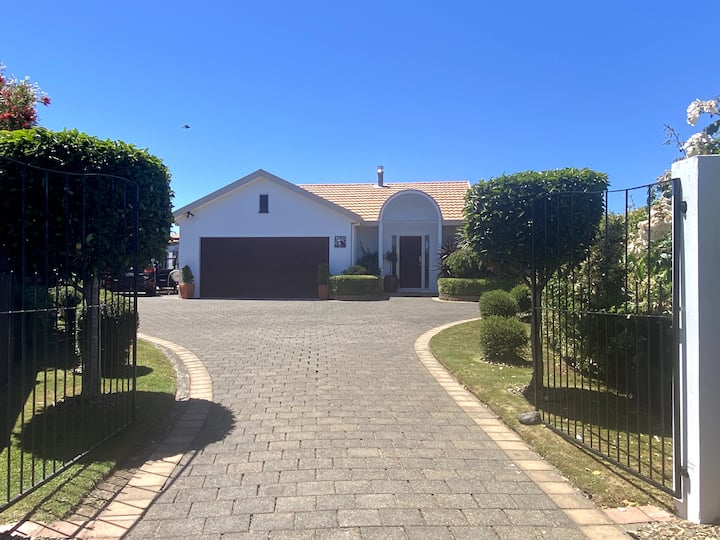 Lovely & Comfortable 3-bedroom Home - Taupō