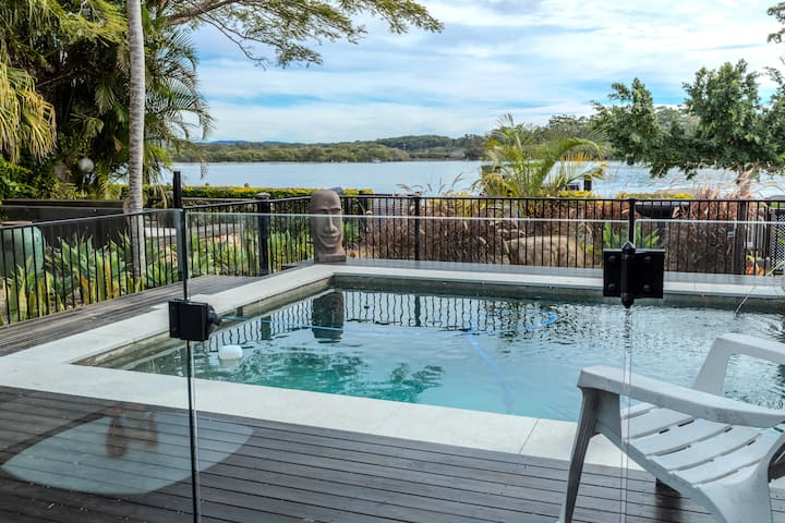 Stunning River Front Cottage With Pool - Kendall