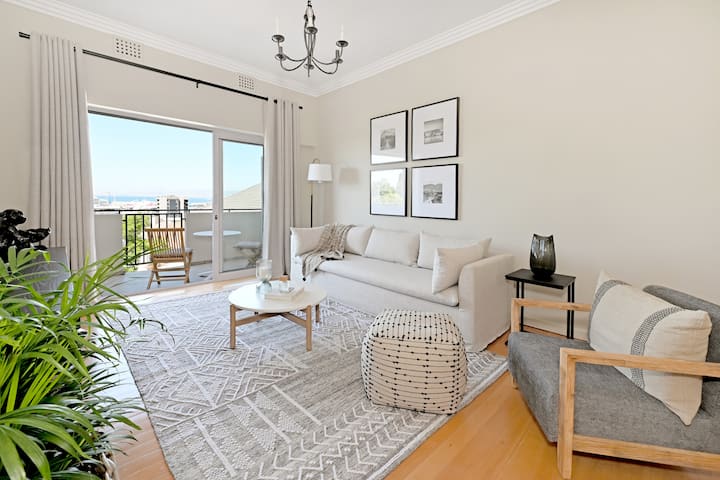 Stylish 2 Bedroom Ensuite Apt With Beautiful Views - Cape Town