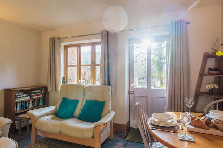 Wharf Cottage: Swimming Lake, Bbq Hut, Games Room - Alton