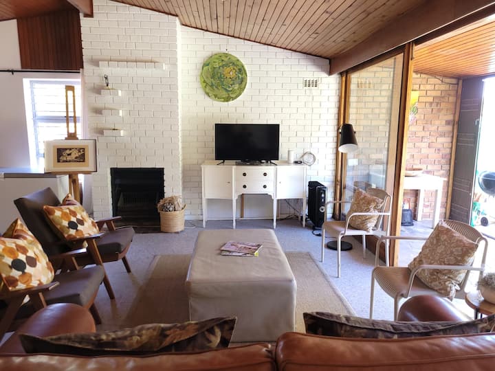 Stylish Mid-century Home | Walk To Town - Stellenbosch
