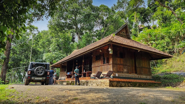 Thottam Farmstay - Wood House - Kuttikkanam