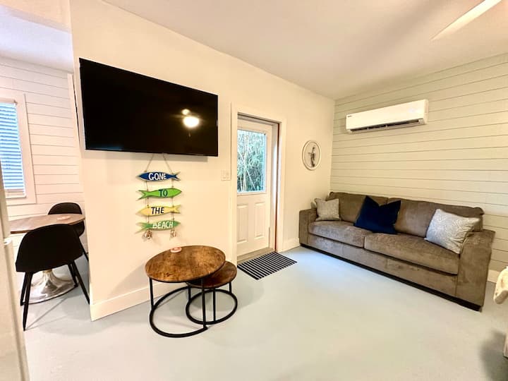 Guesthouse Beach Getaway! - Fort Pierce, FL