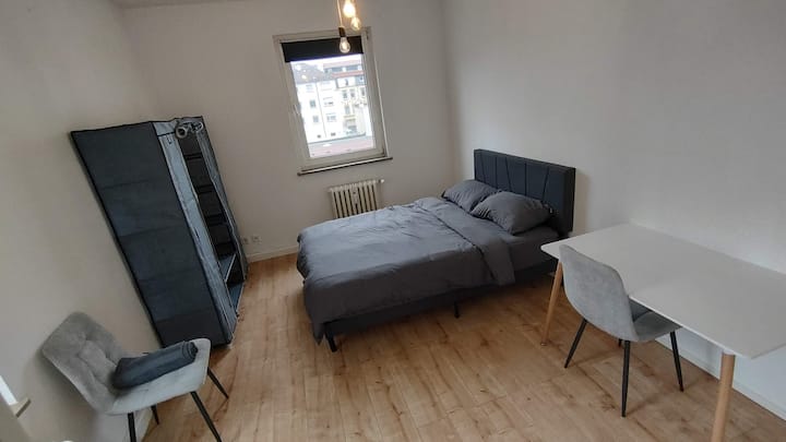 Cozy Back View Room In City Center Darmstadt - Darmstadt