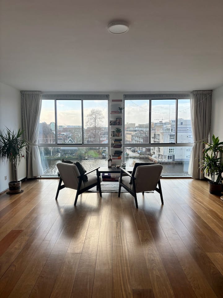 Spacious Waterfront Design Appartement - Zaandam