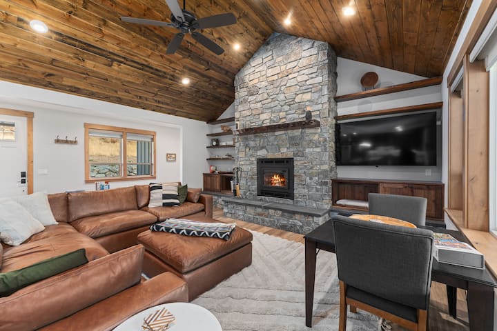 Adventure + Relaxation Spacious Riverfront Home - Alta Lake State Park, Pateros