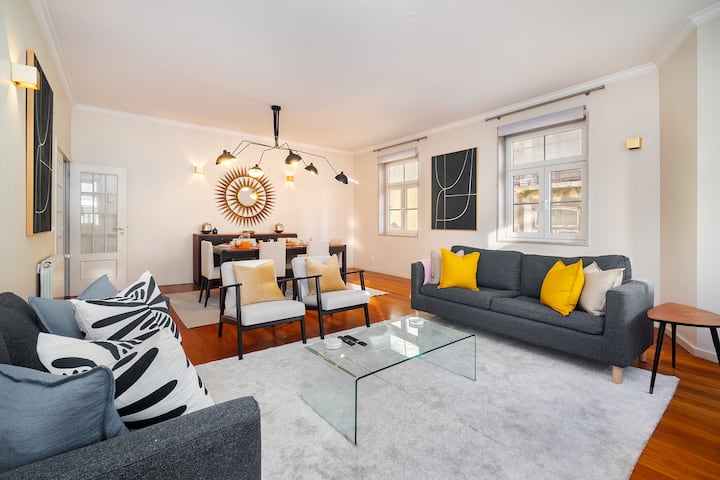 Artsy Apartment In Chiado’s Contemporary Heart - Lisbona