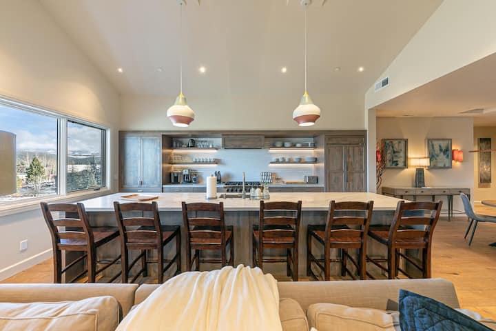 Brand New Top Floor Truckee Condo - Truckee, CA