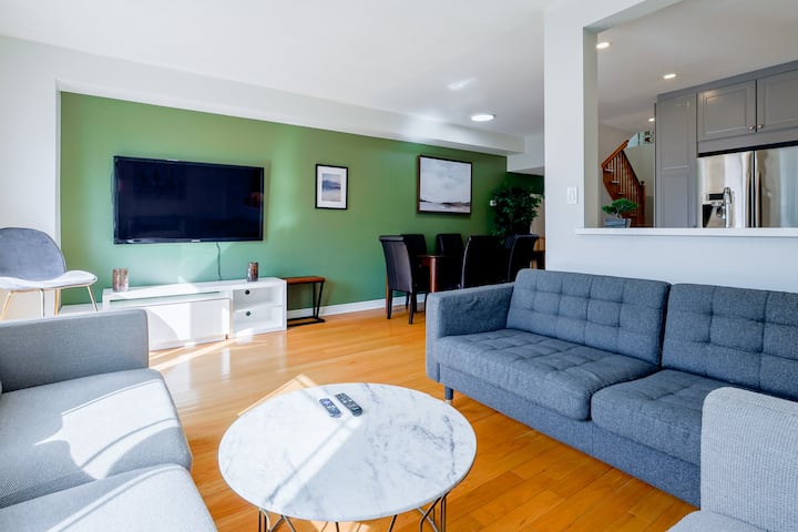 Home Near Wonderland, Hwy 400 And Vaughan Mills - Vaughan