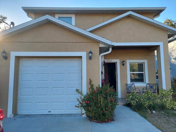 Entire Home Next To Busch Gardens - Tampa, FL