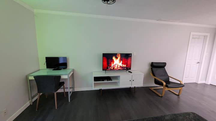 Modern Unit On Burke Mountain - Fifa 2026 - Coquitlam