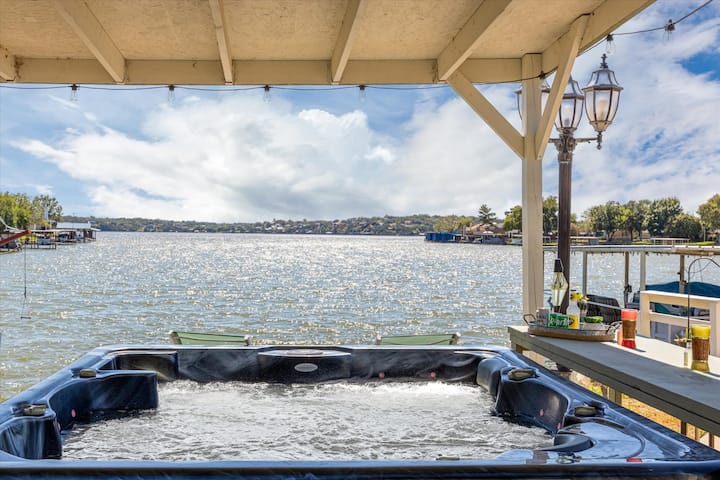 Lakeside Cottage - Granbury, TX