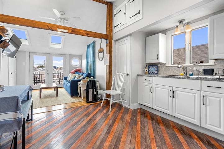 Hampton Boardwalk Condo - Hampton Beach, NH