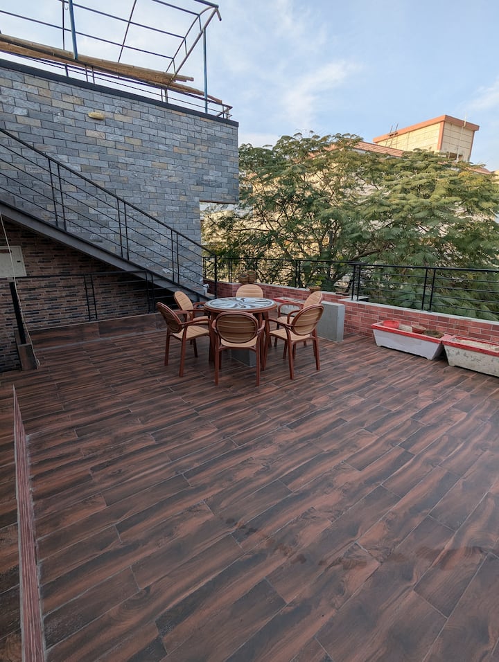 Spacious Floor Stay | Wifi, Ac, Near Airport - Karachi