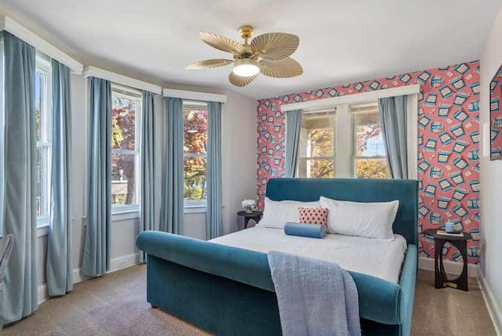Barbie Dream Loft! Wine/ Yard / King Bed/parking! - Towson, MD