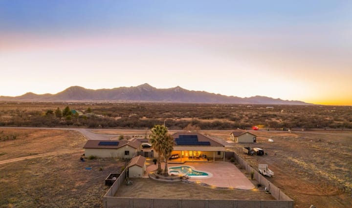 Home With Pool & Mountain View’s - Hereford, AZ