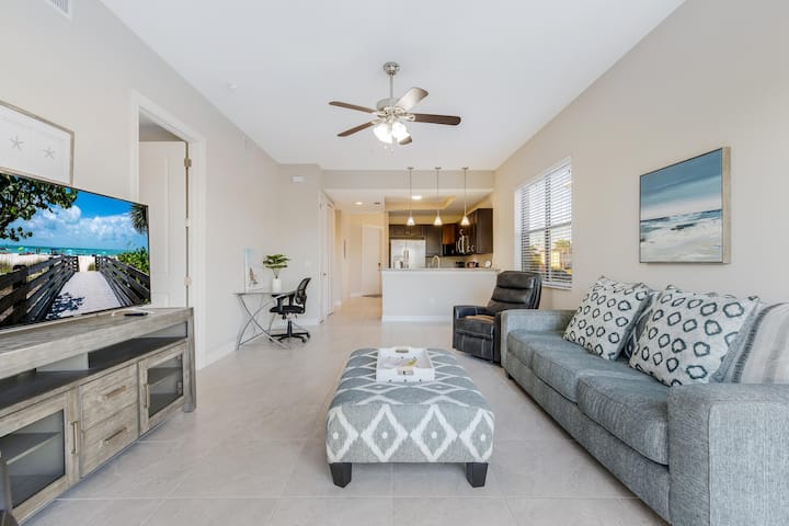 Waterfront Townhome W/ Pool - Cabo Coral