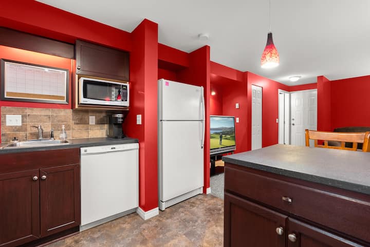 Entire Guest Suite - East Abby -1 Bedroom - 1 Bath - Abbotsford