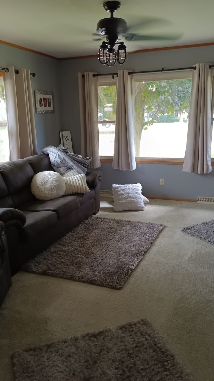 Cute Two Bedroom Condo. Private Acesse To Condo! - Elkhart Lake