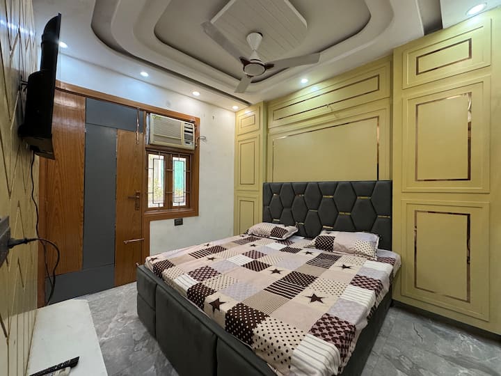 4bhk A-102 Family Luxury Apartment In Delhi - Delhi