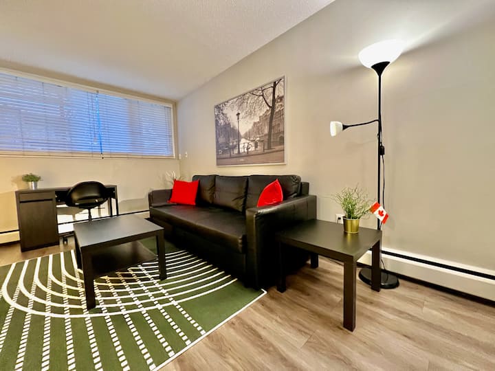 Cozy Central 1 Bed Retreat In The Heart Of Tuxedo - Calgary