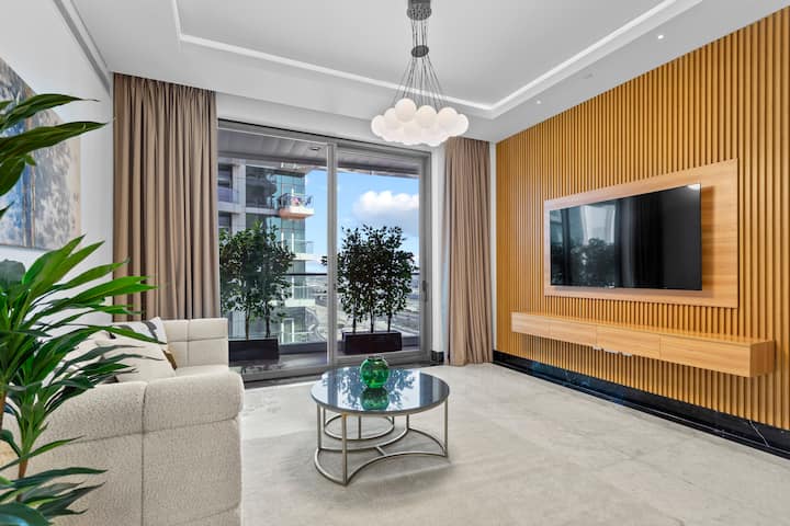 Lush Living With Jacuzzi And Burj Khalifa View - Dubai