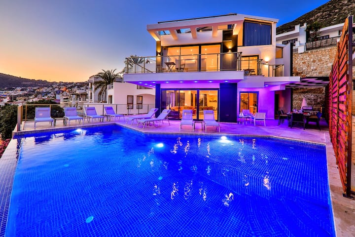 Kalkan'da Denizmanzaralı Bilardo Masalı Lüks Villa - Kalkan